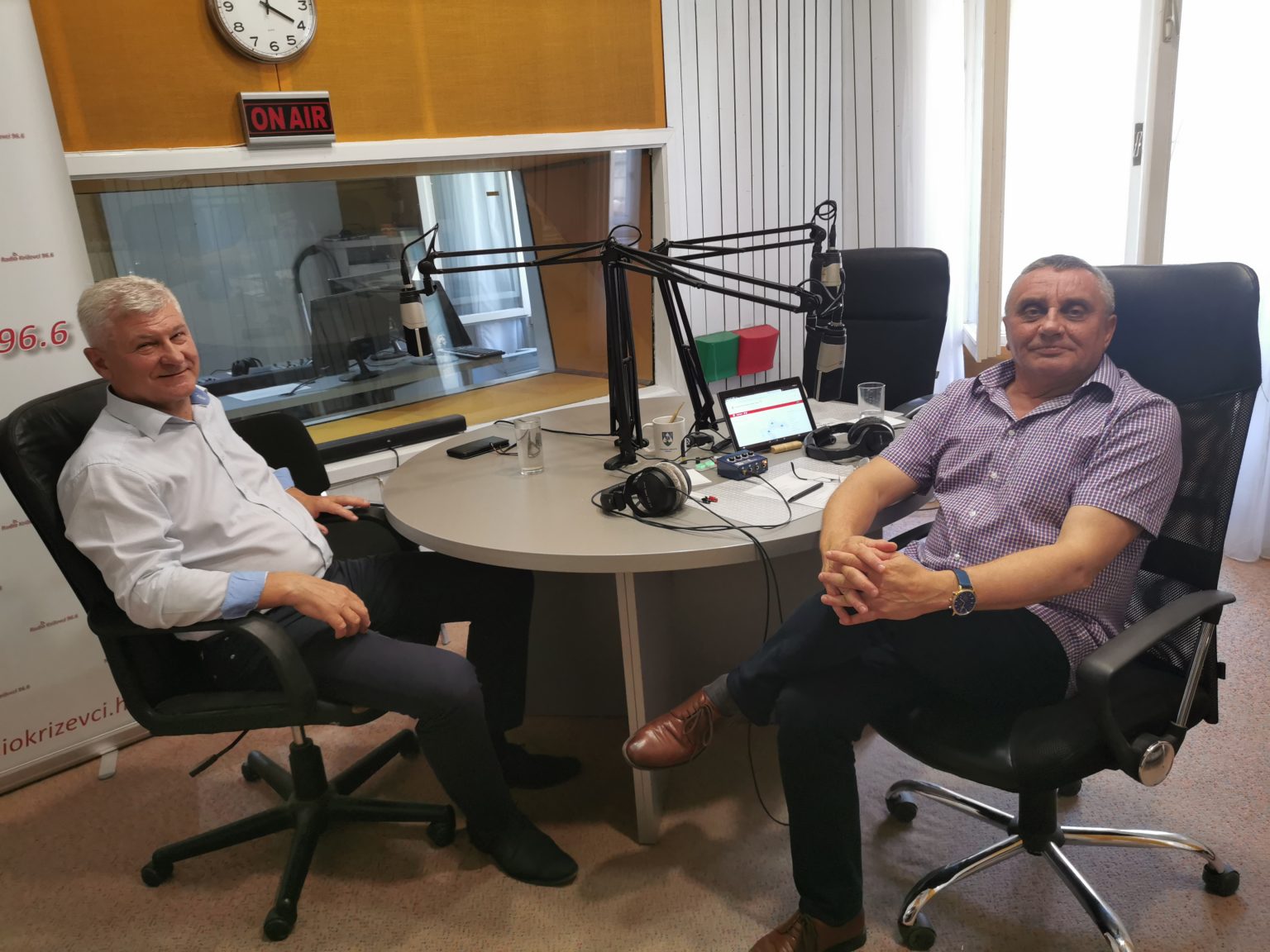 Politika Analitika Kritika (P.A.K.) – gost Branko Hrg – Radio Križevci 96.6MHz